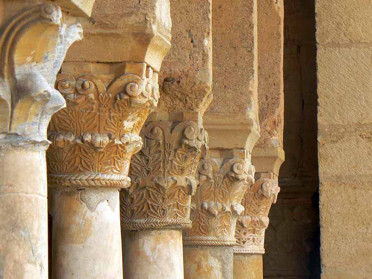 Baúl de Chity: LOS CAPITELES