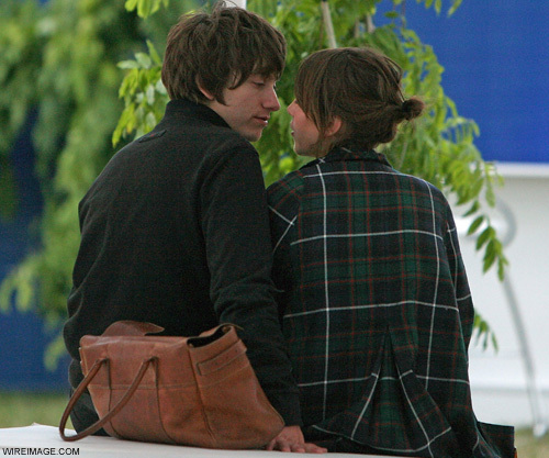 Sophie and Anna's Blog: Alexa Chung and Alex Turner - Cutest Couple Ever