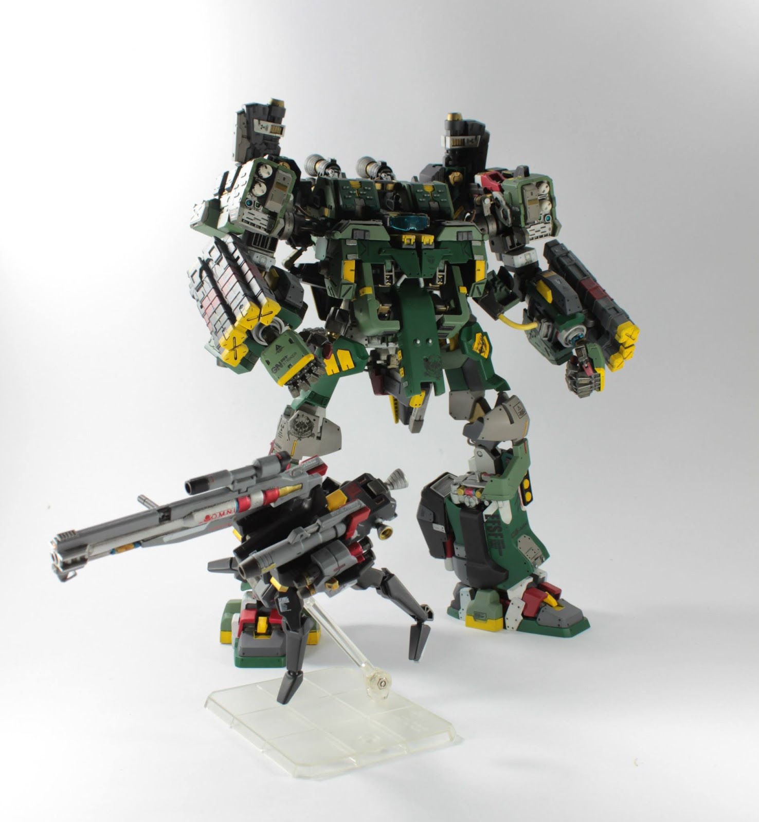 Gundam Family: Striker Buster (Heavy Type) & Gundam Astraea Arfogaeth ...