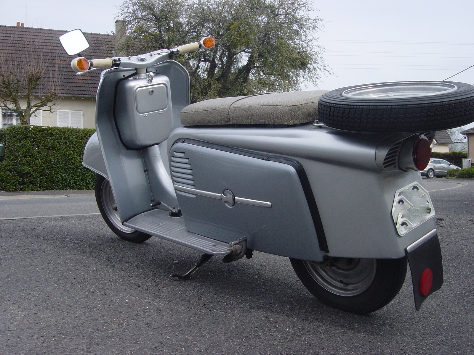 blue smoke rollers: Mon iwl troll direct from l'allemagne de l'est!