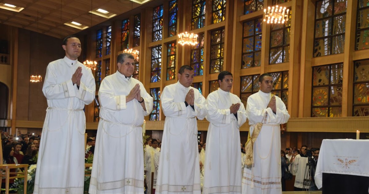 blog del padre hayen: Diáconos y sacerdote a imagen de san José