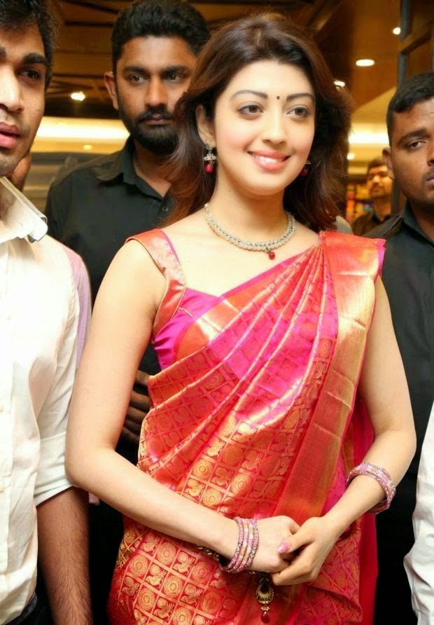 Pixer One - Pictures: Pranitha cute Saree Photo gallery images ★ Desipixer