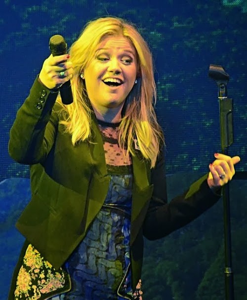 VJBrendan.com: Kelly Clarkson - 'Behind These Hazel Eyes' at Highline ...