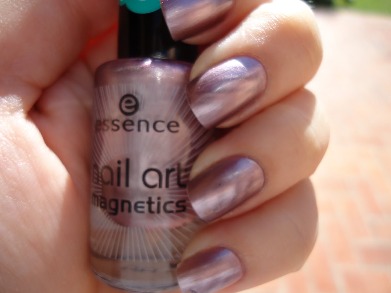 Esmaltes de Maria: Esmalte magnético da Essence: nail art com imã!