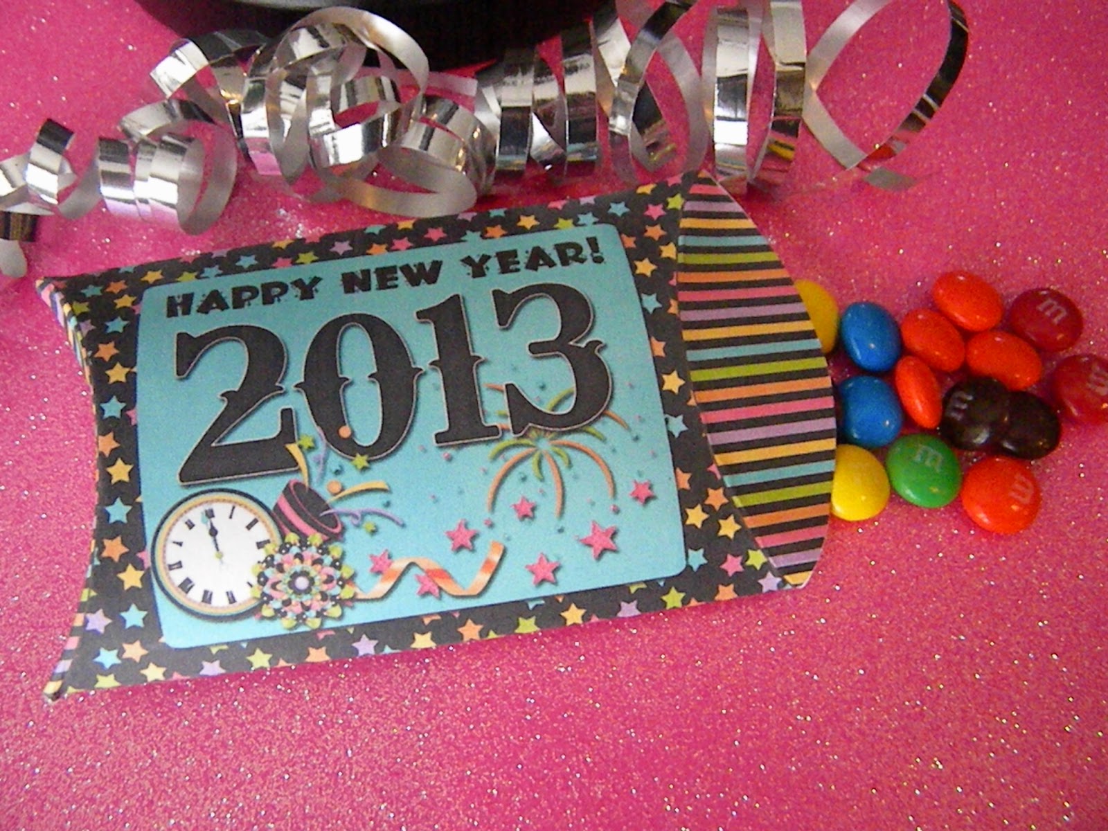 FlipChick Designs: New Years Pillow Box Freebie!
