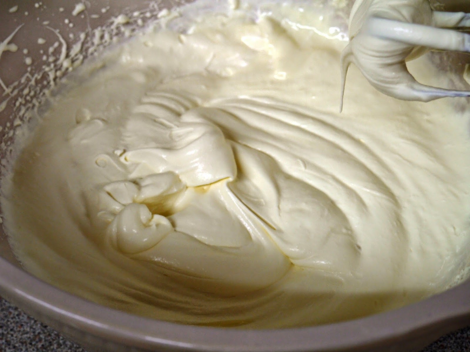 This Muslim Girl Bakes: No-Machine Mango Swirl Ice Cream