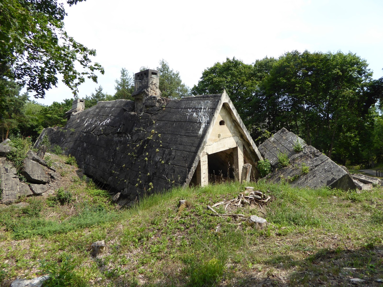 Walking the Battlefields: The Bunkers of Zossen (1936 - 2004)