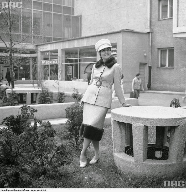 Esencja czasów PRL'u: Na przekór szarzyźnie- moda w PRL