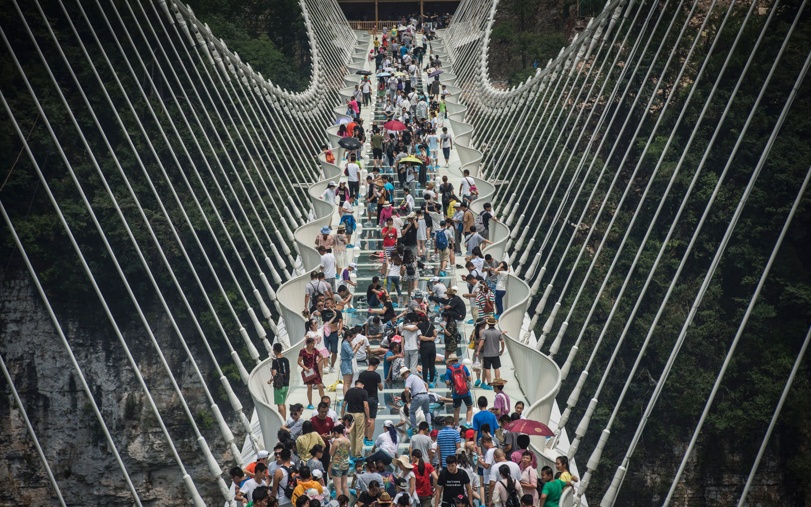 Layo 50s World Chinas Record Breaking Glass Bridge Closes Less Than
