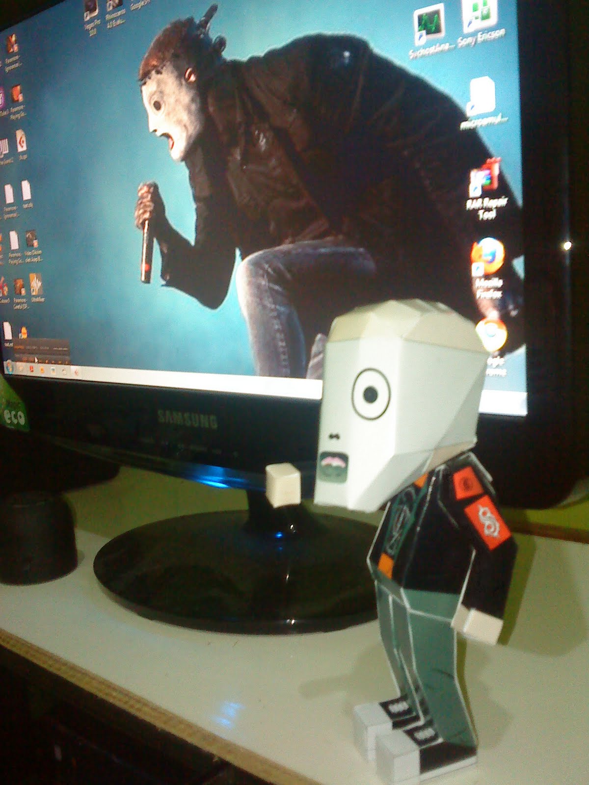 Maya In Paper: Corey Taylor Slipknot Papercraft