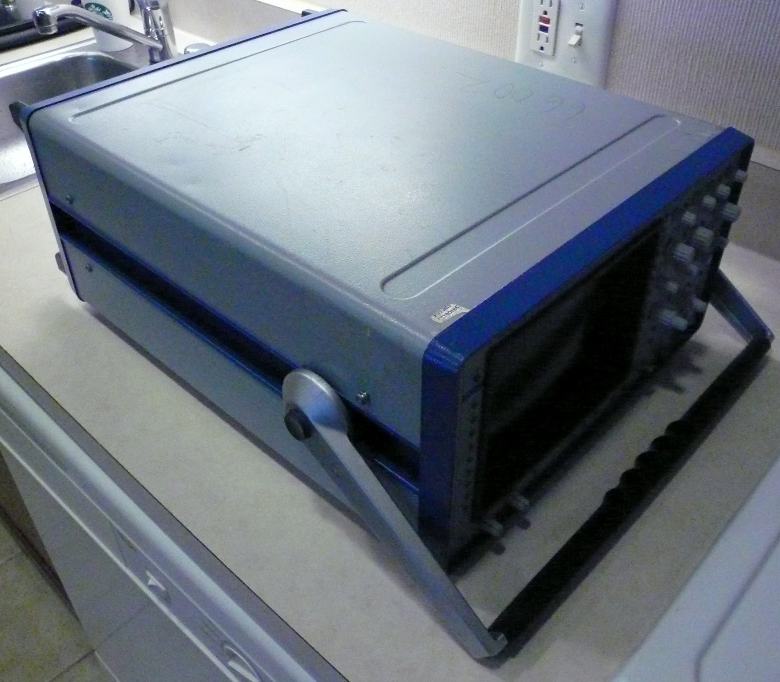 Japan's World of Digital Electronics: Disassembling a LeCroy 9400 (125MHz Digital Storage ...