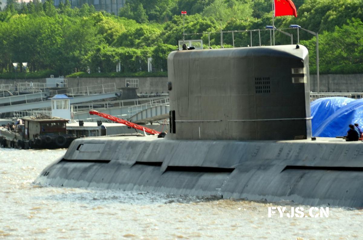 China Defense Blog: more photos of the Qing class SSK