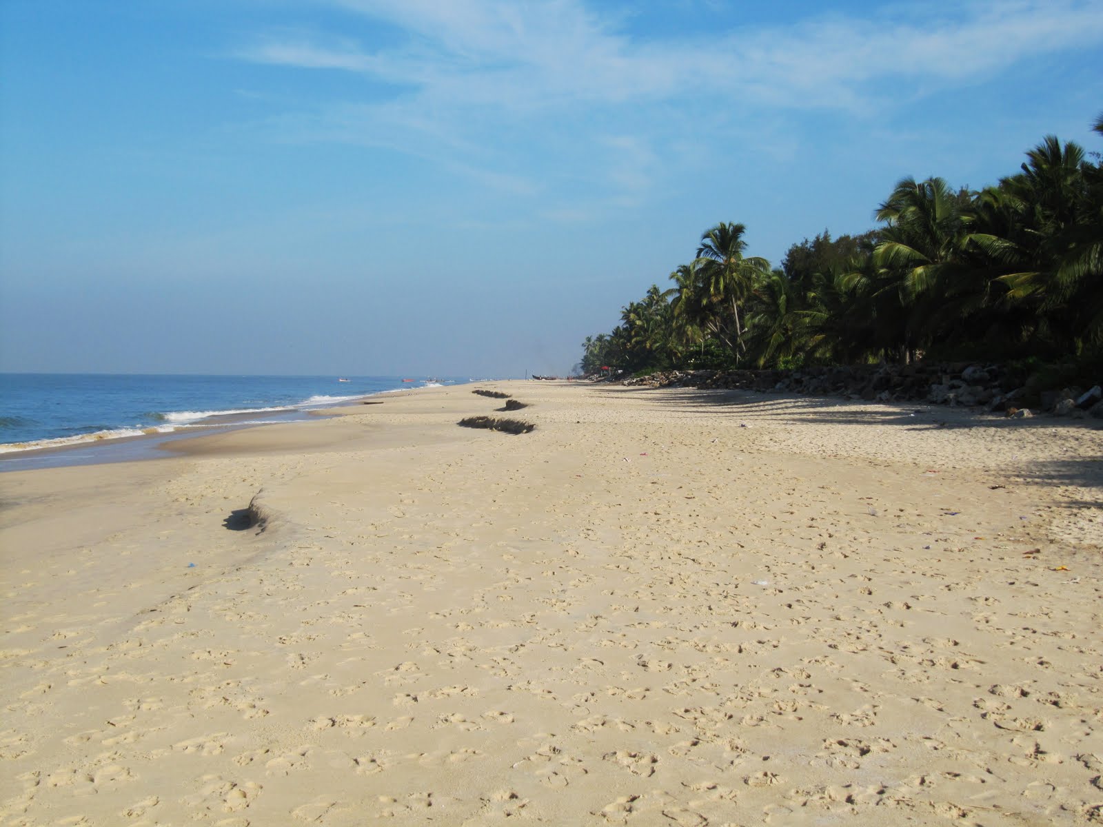Tours and Travels: Alappuzha Beach In Kerala,Venice Of East