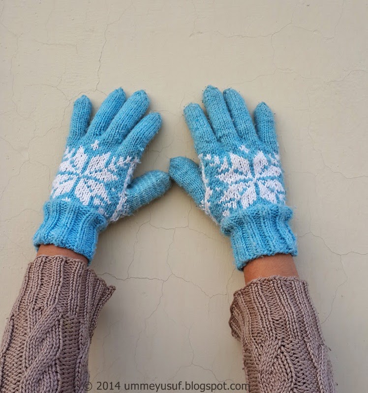 Umme Yusuf: Snowflake Gloves