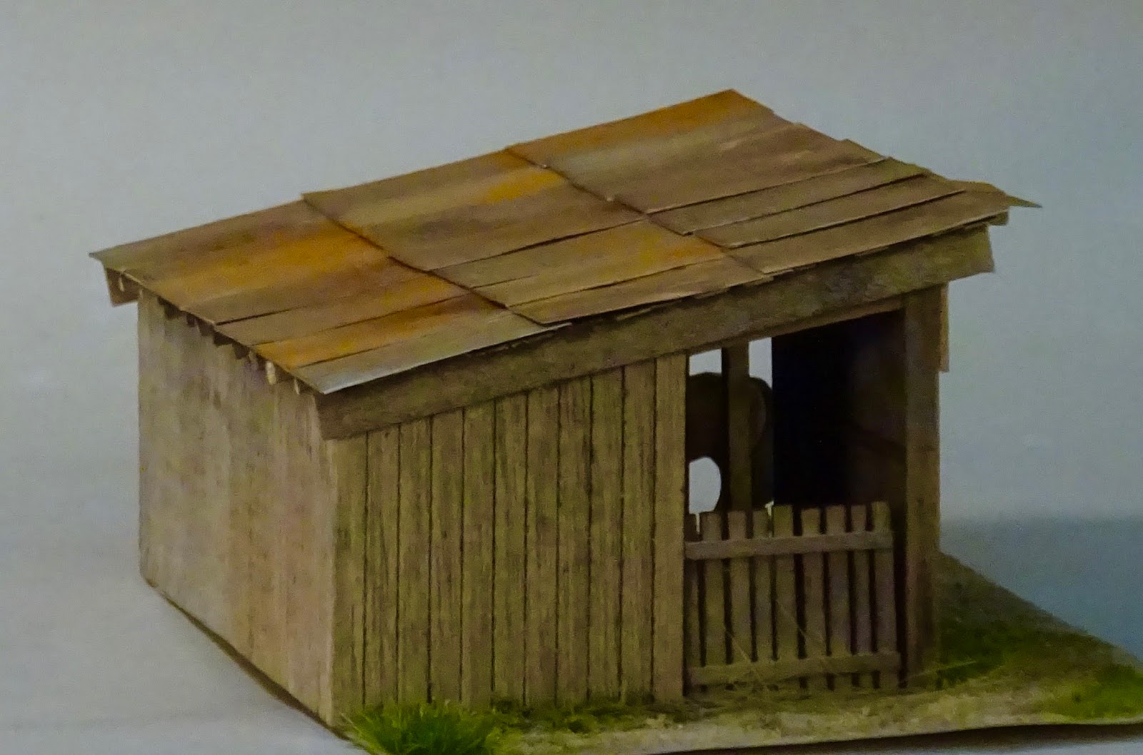 Model Railroad Minutiae: Small horse barn model