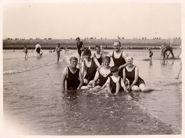 1920s: The Era When Men's and Women's Swimwears Look the Same ~ Vintage ...