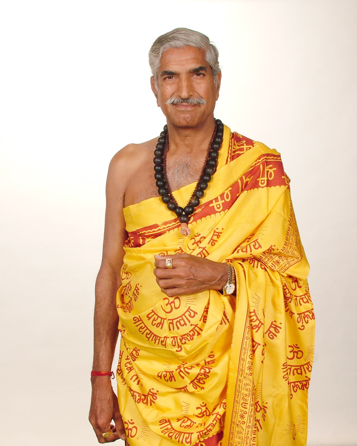 Sadguru Swami Nikhileshwaranand ji maharaj and his disciples: About Gurudev