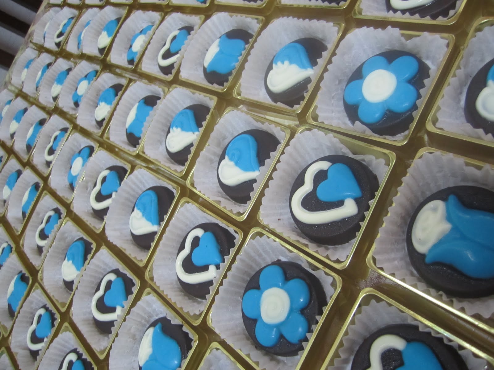 Lynn's Lovely Homemade: 100 CHOCOLATE OREO THEME BIRU/PUTIH