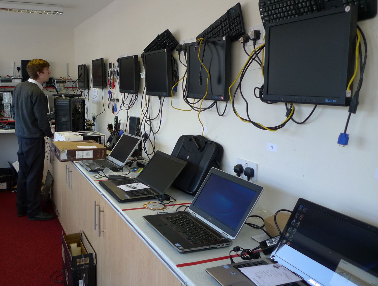 Daily Deals from The Cell Phone Geek: Computer repair