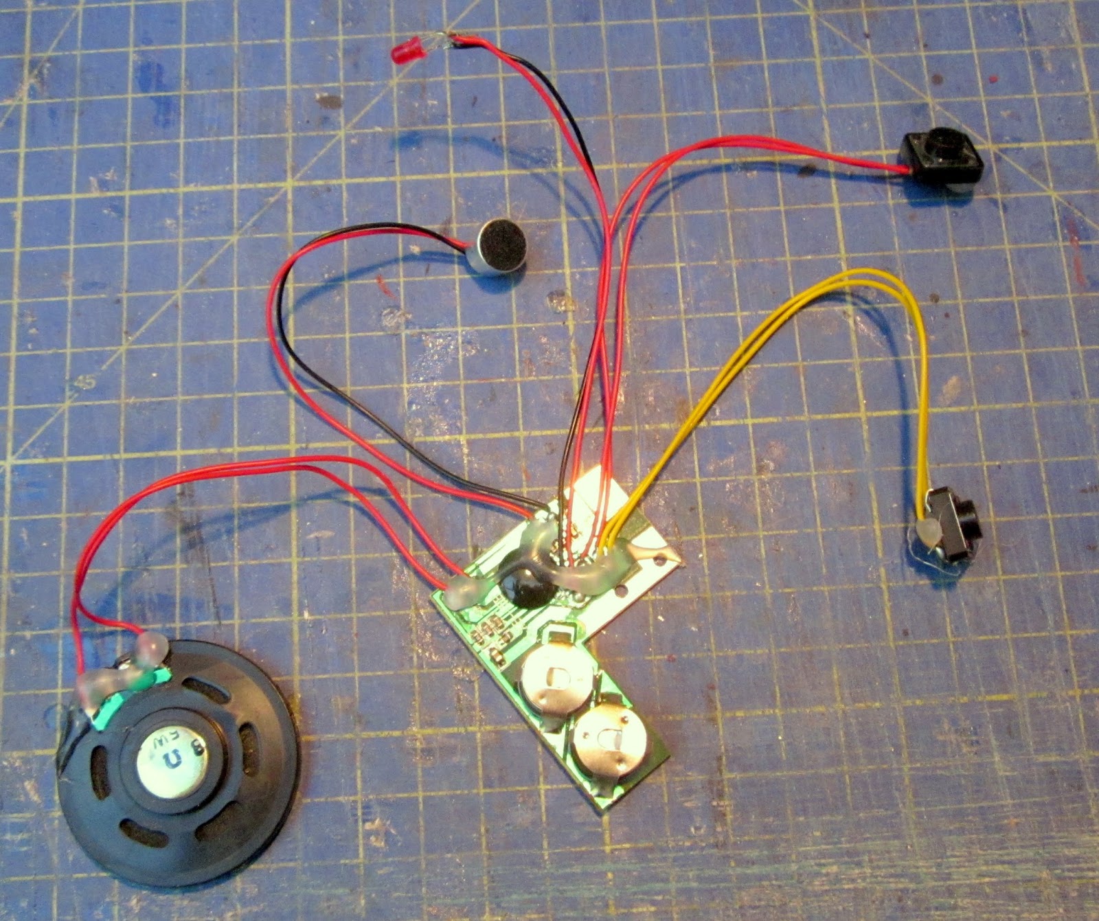 Peckforton Light Railway: How I modified a cheap greetings card sound ...