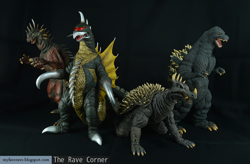 The Rave Corner: Previews Exclusive X-Plus 30 cm Gigan '72 Review