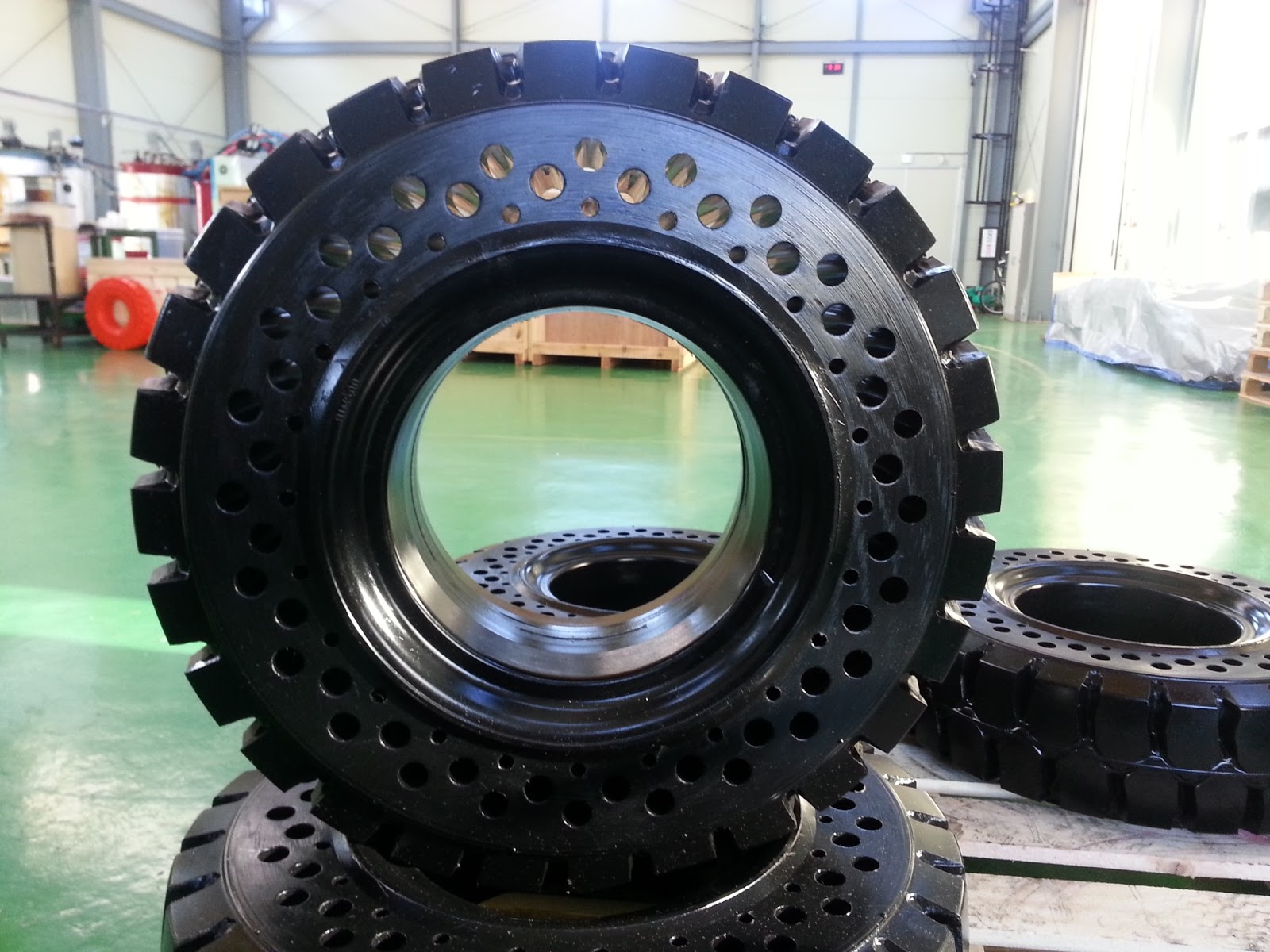 Forklift Urethane Tire Total Solution HANA TIRE: FORKLIFT HYBRID SOLID ...