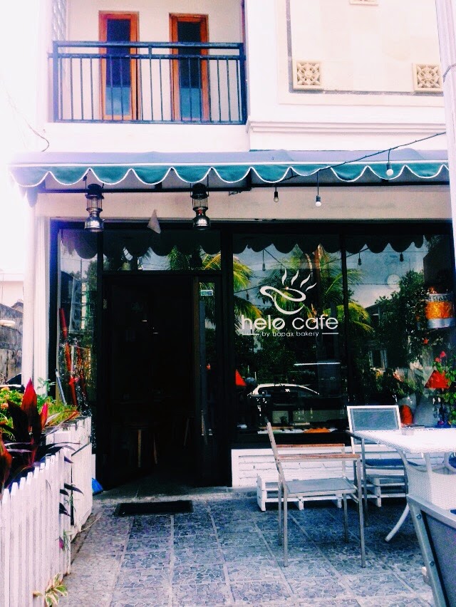 Hello, I'm in Helo Cafe! - Traveler in a Suitcase!