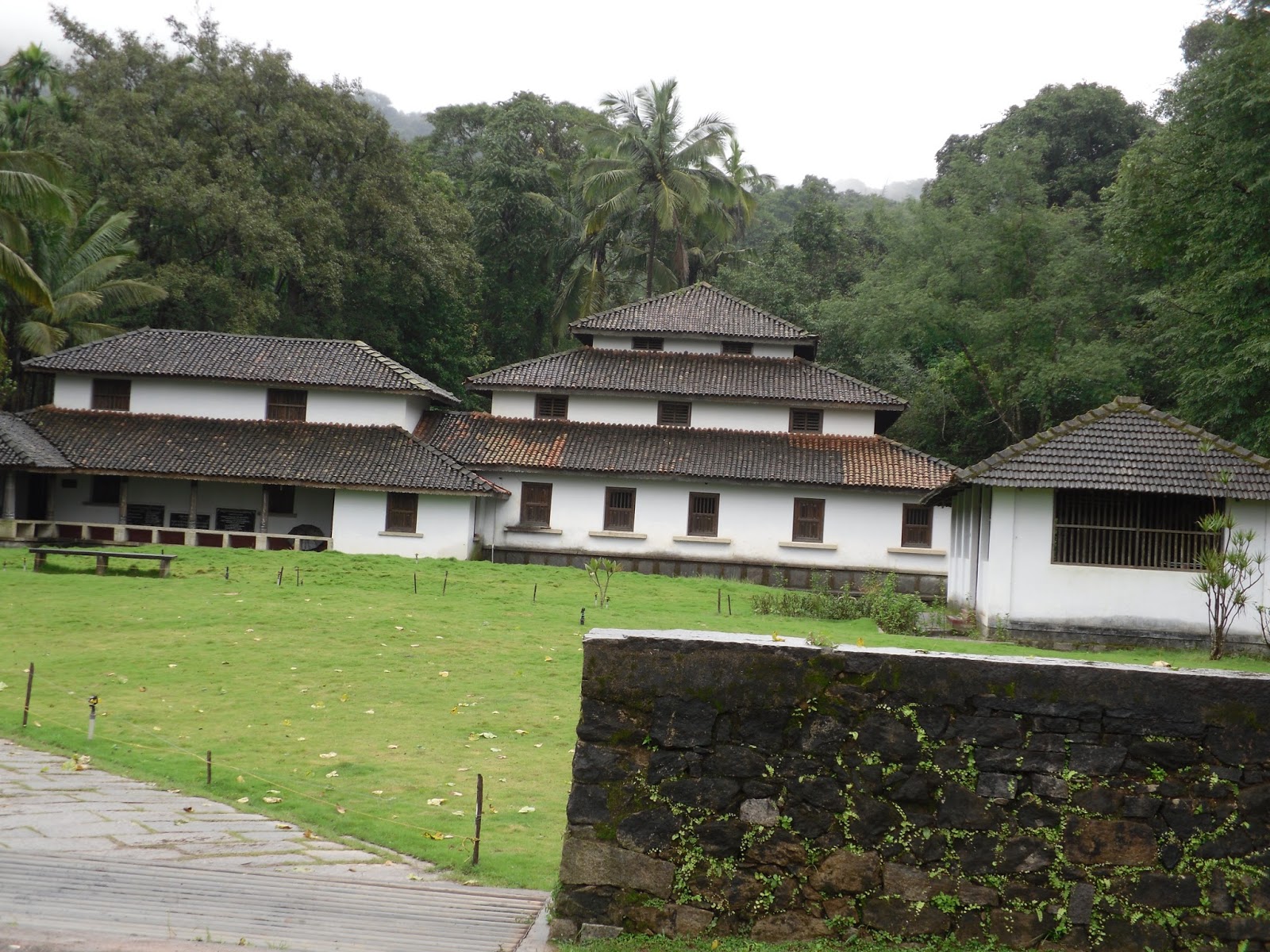 Travel: Monsoon 2N/3D getaway from Bengaluru to Jog/Ikkeri/Keladi/Kuppalli