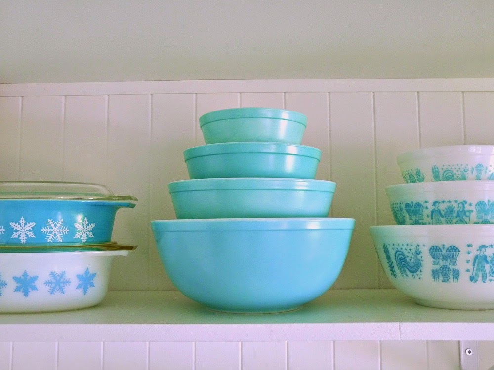 How to Clean Black Marks + Baked on Grease from Vintage Pyrex | Dans le ...
