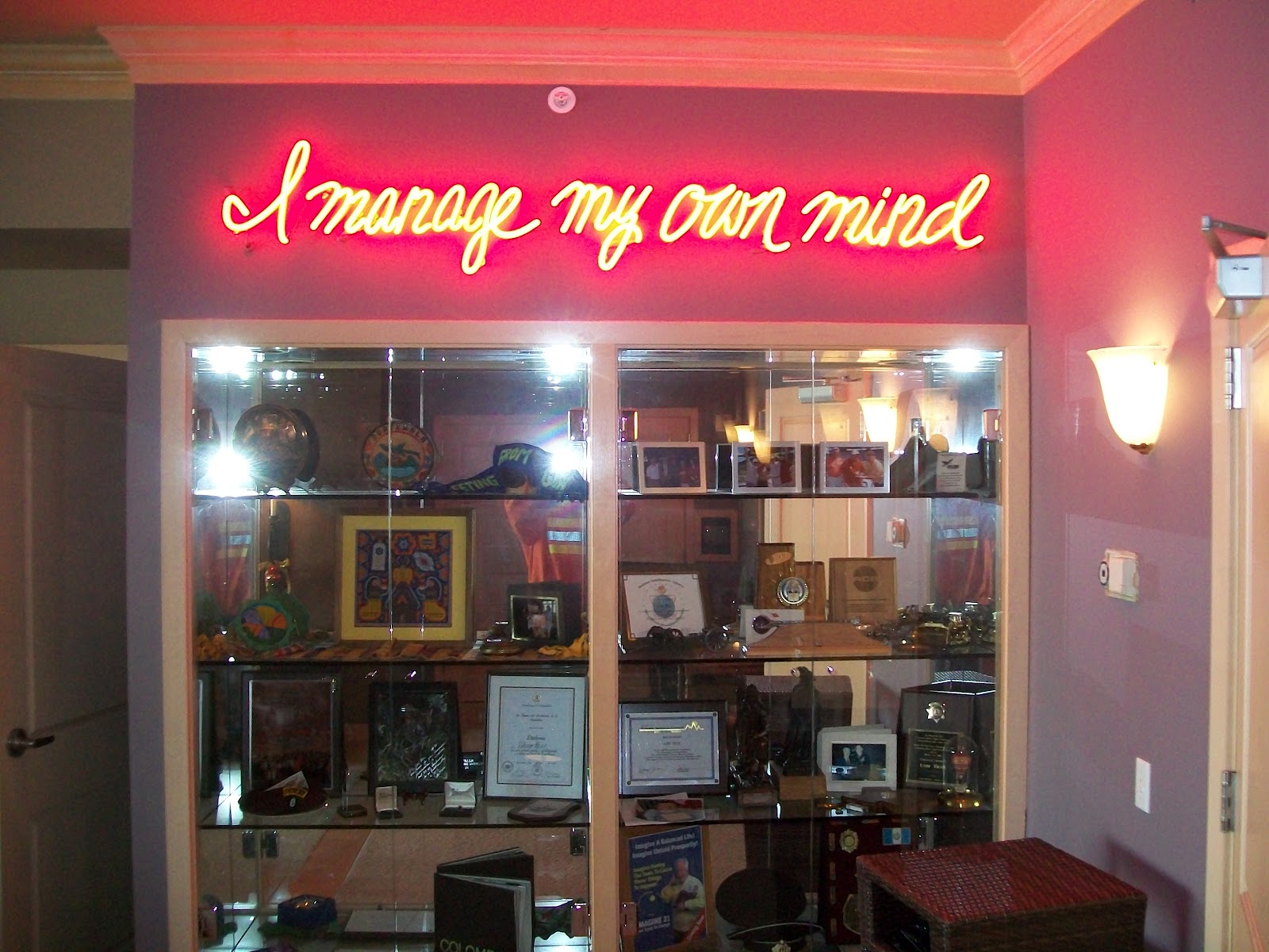 Seattle Sign Girl: Educational, motivational titan Lou Tice dies