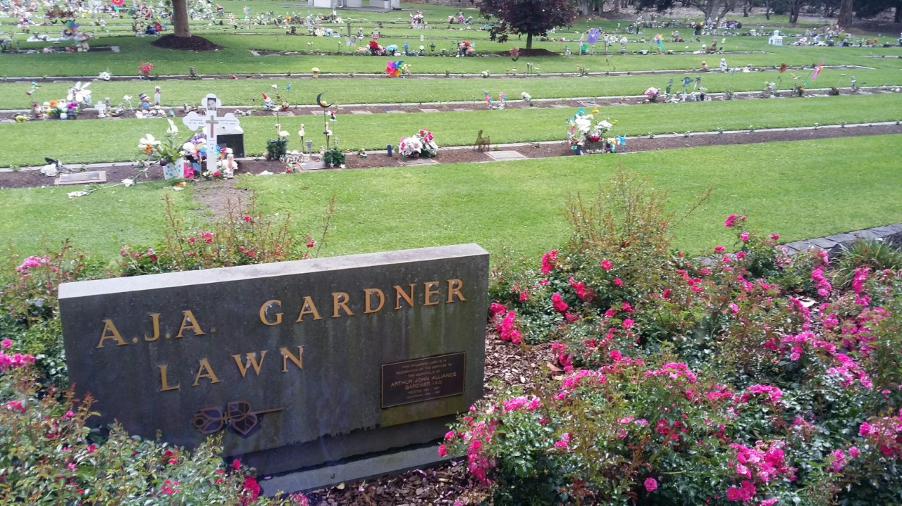 Midlifewanderlust: Springvale Botanical Cemetery Tour
