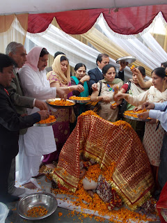 CHINAR SHADE : POSHA POOZA OR FLOWER PETAL SHOWERING IN KASHMIRI PANDIT ...