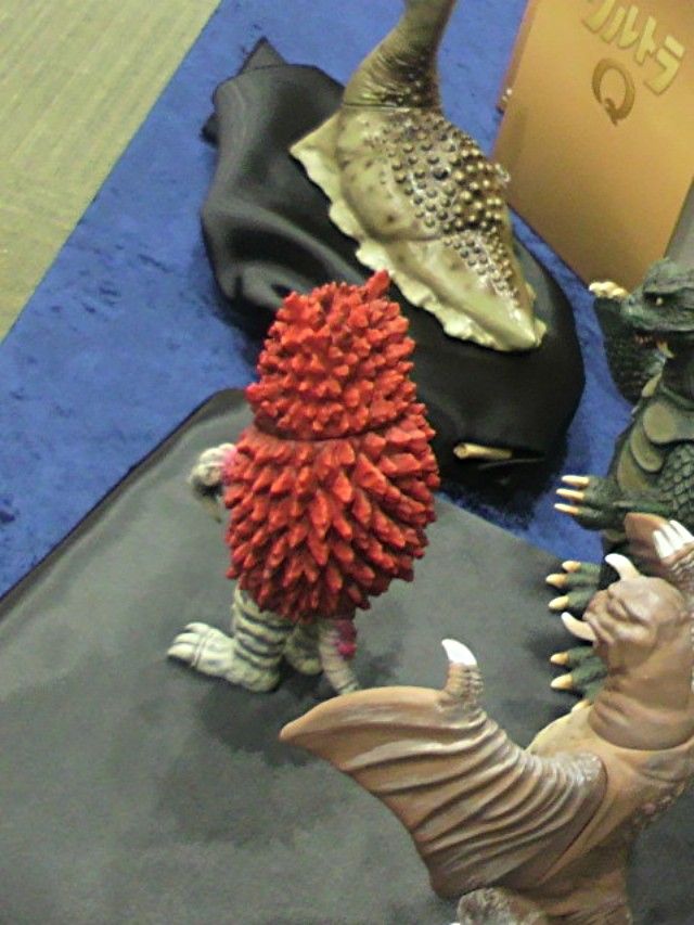 Garamania: More shots of the new Bandai Garamon