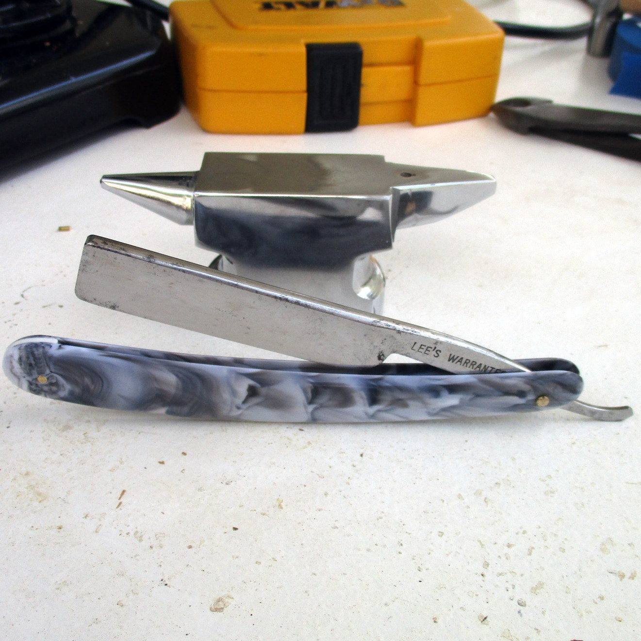 Jayaruh Shaving: Lee Mfg. Straight New Scales