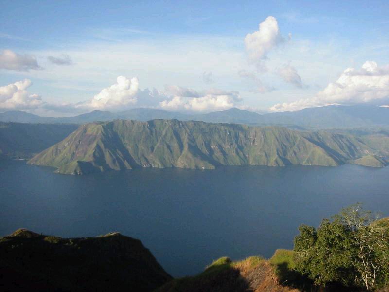 Lake Toba explosion occurred because about 73000-75000 years ago and an ...
