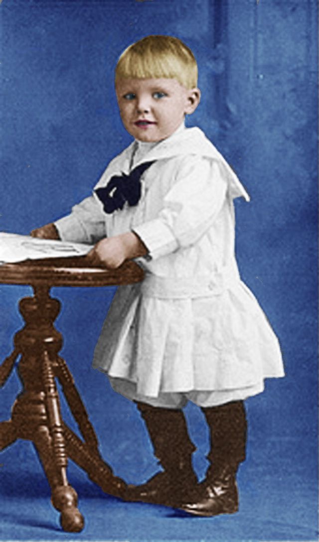 44 Incredible Colorized Photos That Show What Kids Wore Over 100 Years ...