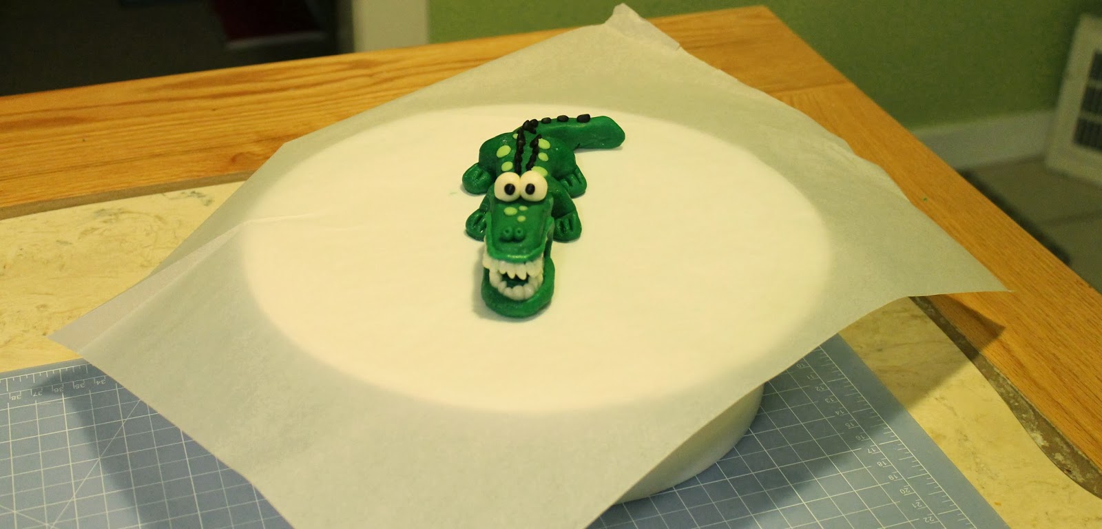 LaLa Cake: How to Make a "Swimming Alligator" with Modeling Chocolate ...