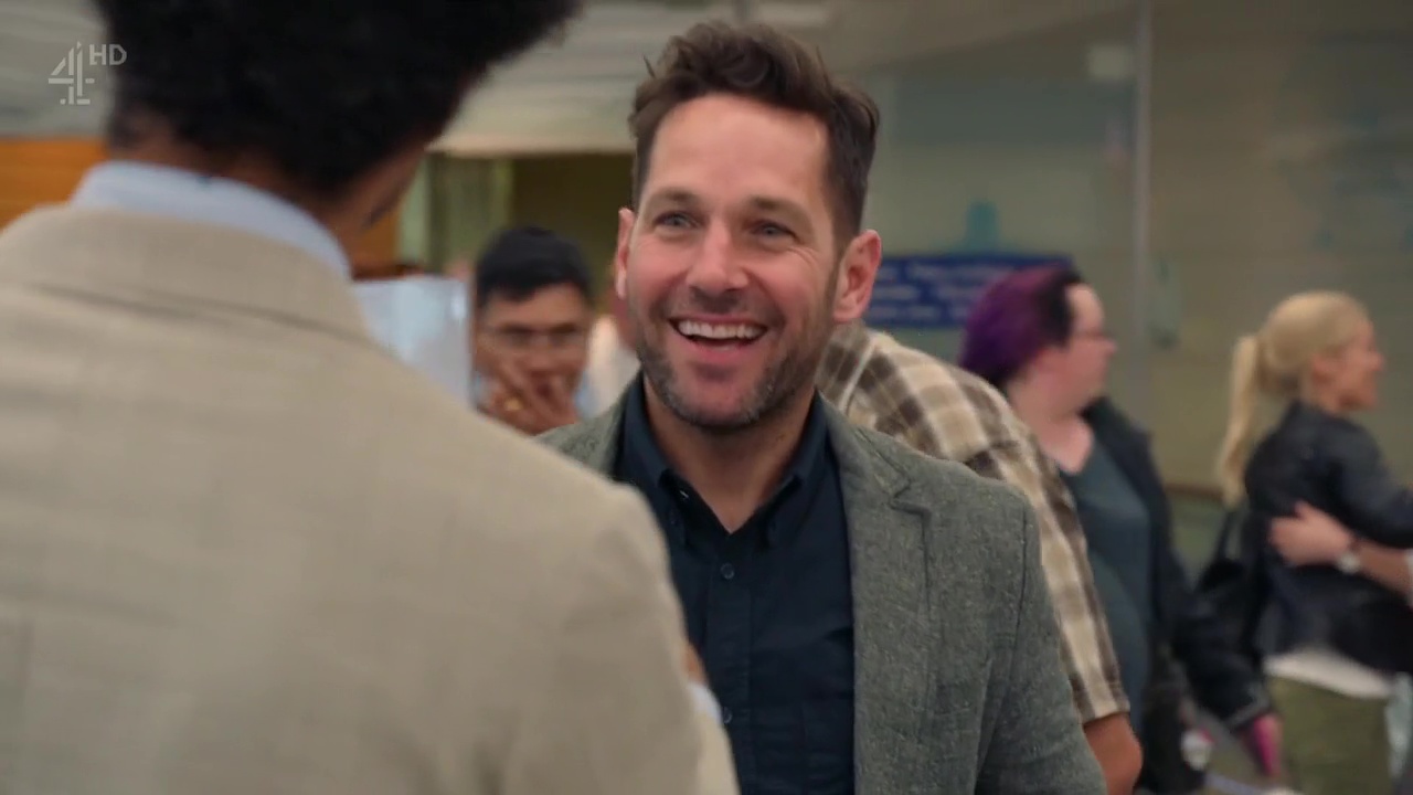 ausCAPS: Paul Rudd shirtless in Travel Man 4-02 "Helsinki"