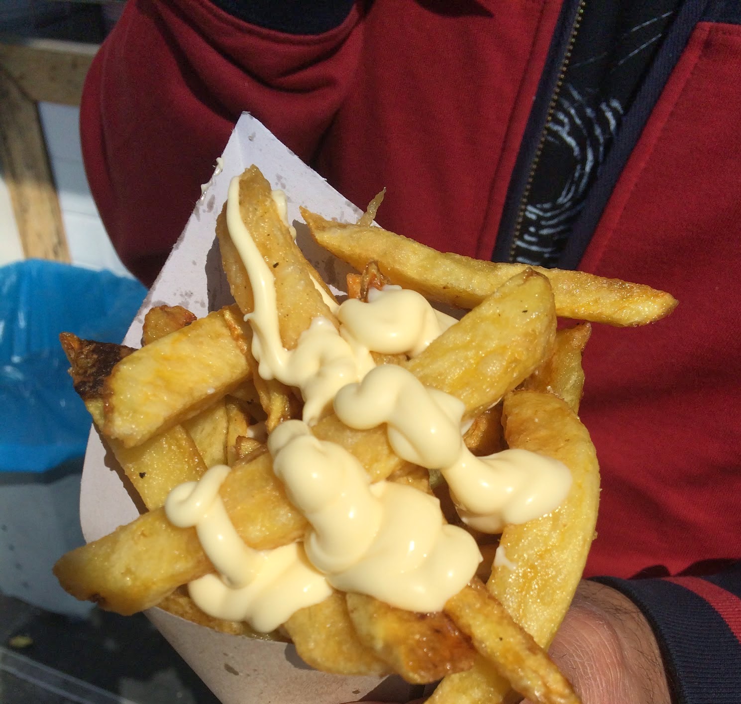 Las Fritas! Takeaway fries for the beach! | BELLE Barcelone