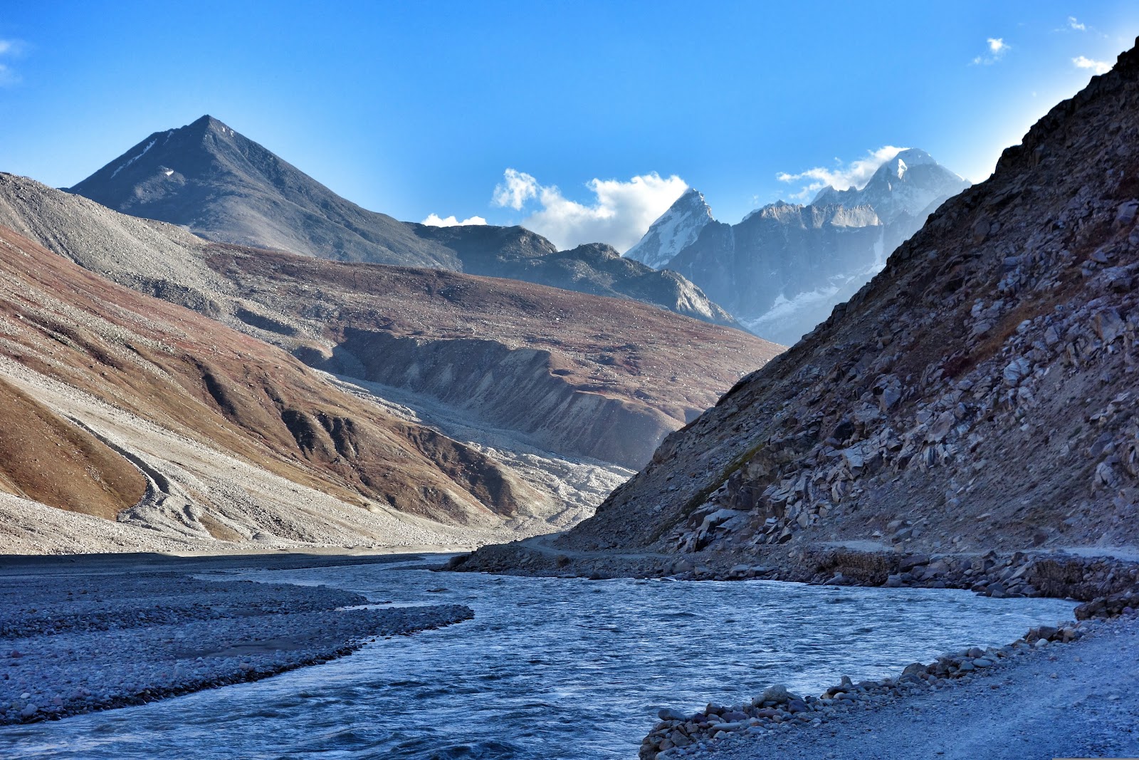 AQUÍ TAN A GUSTITO: Cuestas imposibles, malas carreteras y un frío del ...