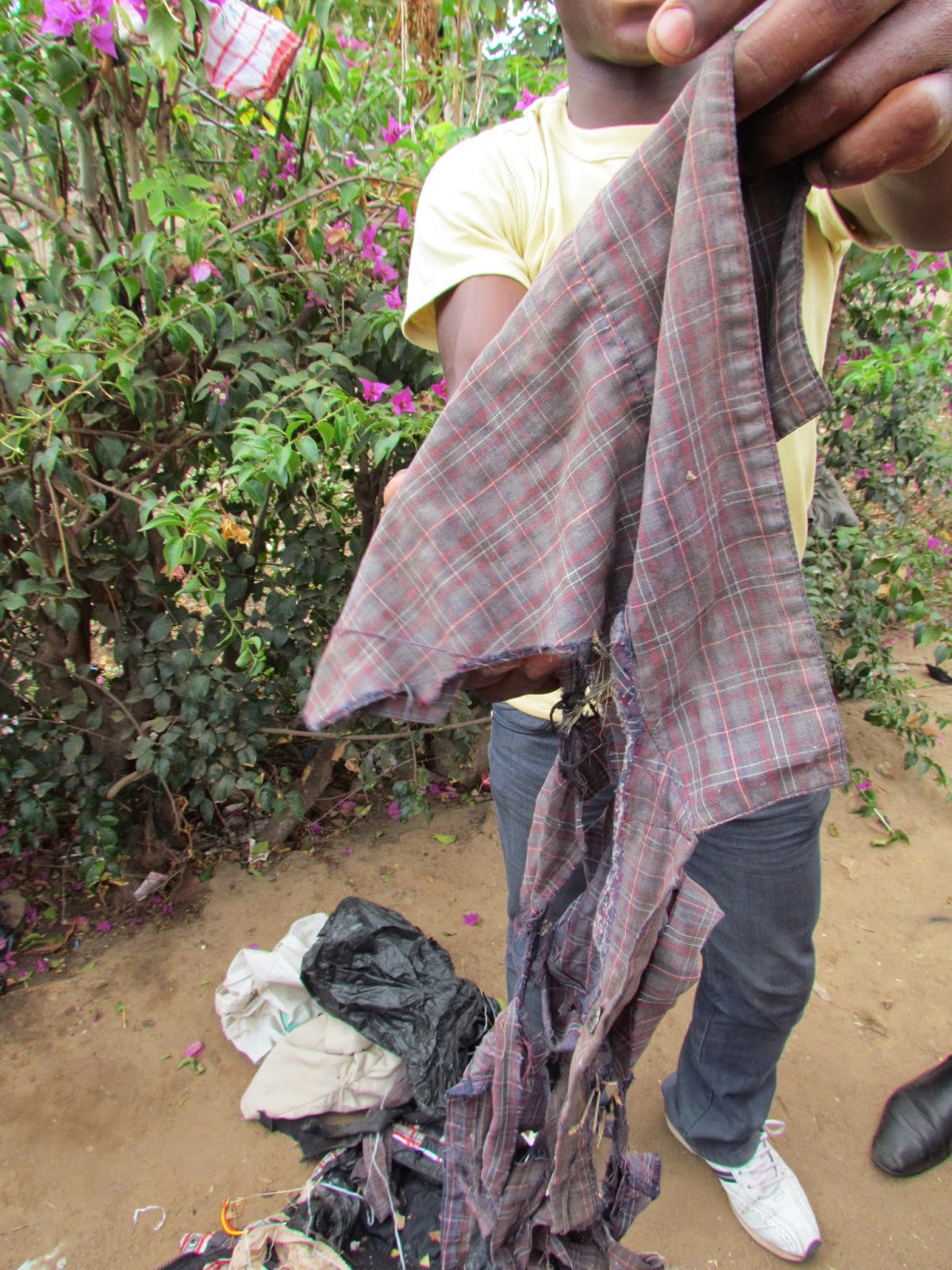 Ushuhuda:- Mganga Amani John-Asalimisha Mkoba na Tunguli Kanisani ...