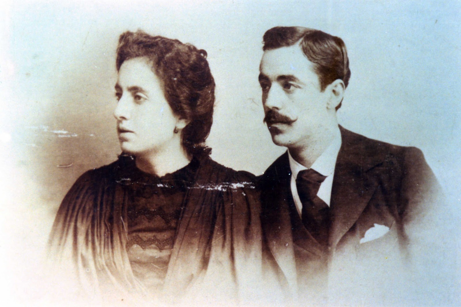 Exilio Cósmico: Los padres de la madre de mi madre