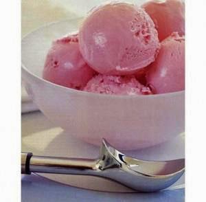 Kuzhina ime: Akullore me luleshtrydhe