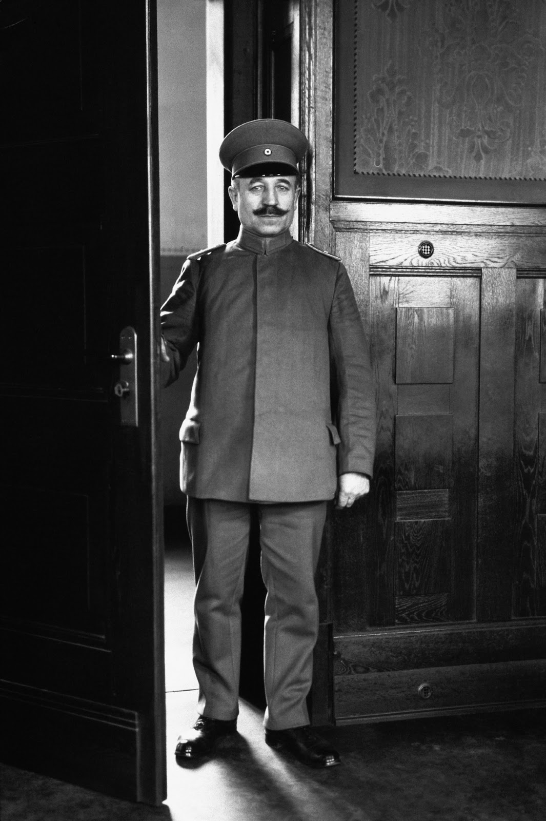 solitary dog sculptor: 06/01/13