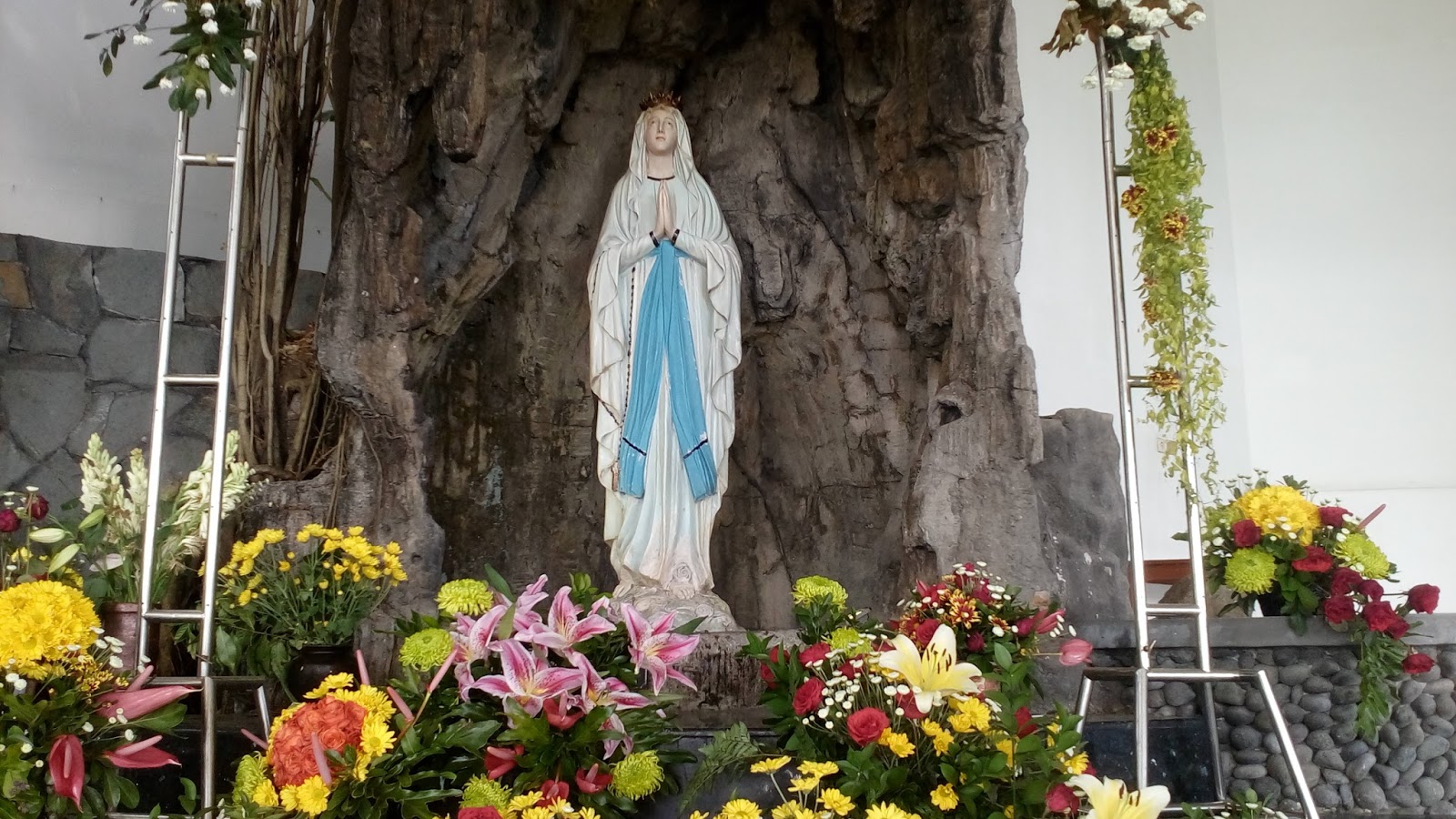 Gua Maria Mojosongo Solo | Sebuah Catatan Petualangan