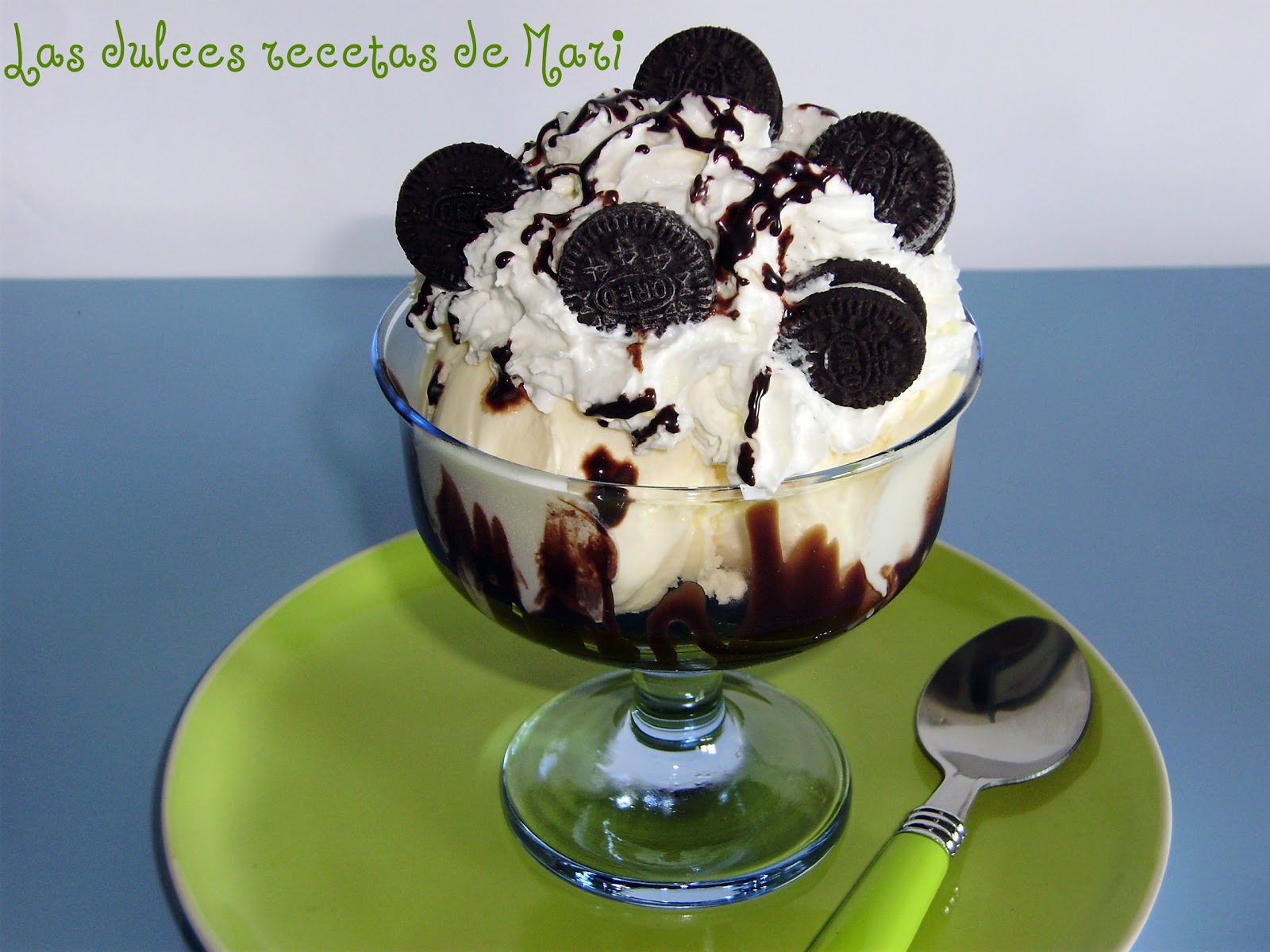 Copa de oreo con helado | Las dulces recetas de Mari