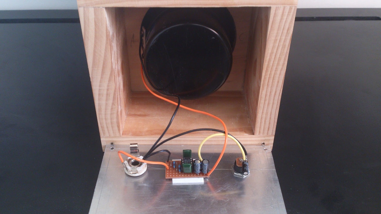 Levy Sound Design: Make MonoBox - Trash speaker