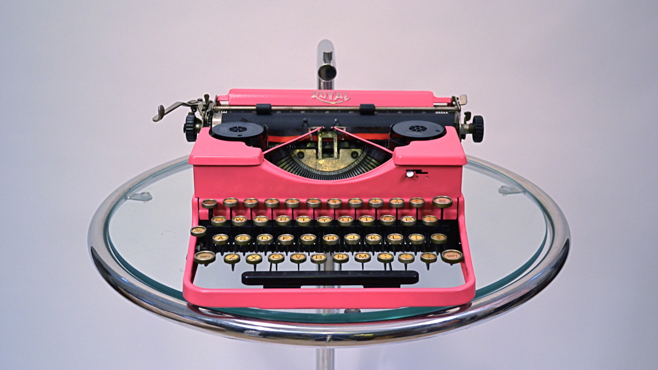 oz.Typewriter: Prettily Painted Portable Typewriters