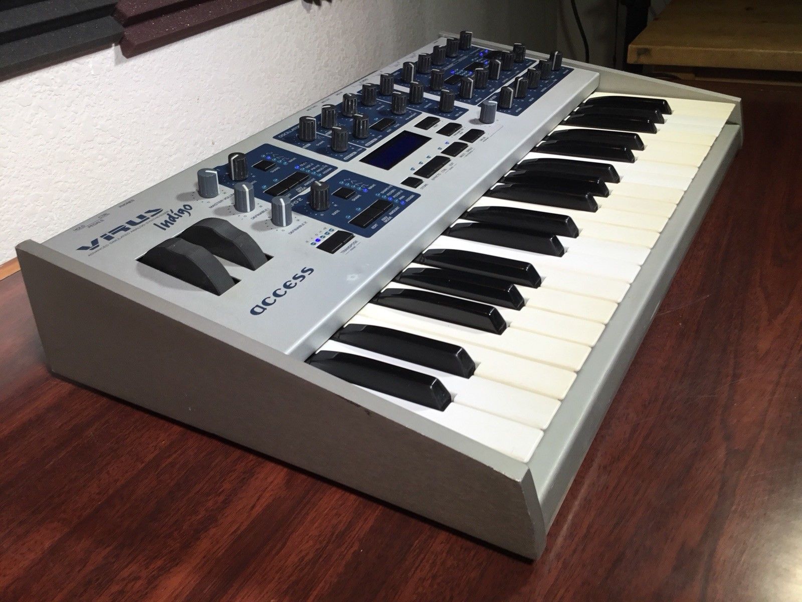 MATRIXSYNTH: Access Virus Indigo Keyboard Synthesizer SN G10000832