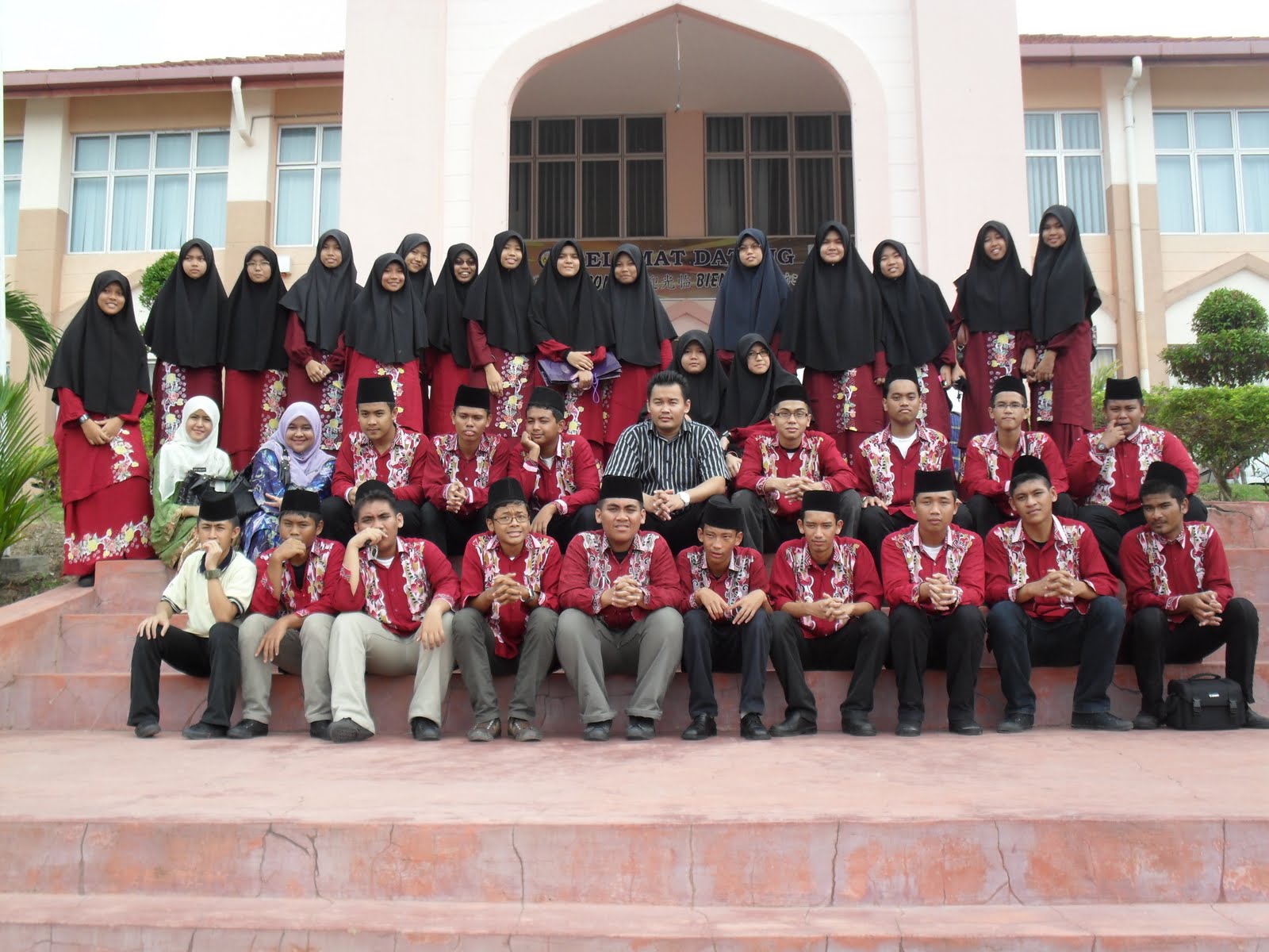 HANYA AKU: FrEnZ oF SmKaJb